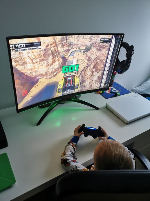 AOC AG322QCX Curved, Freesync Gaming Monitor -OŠTEĆEN
