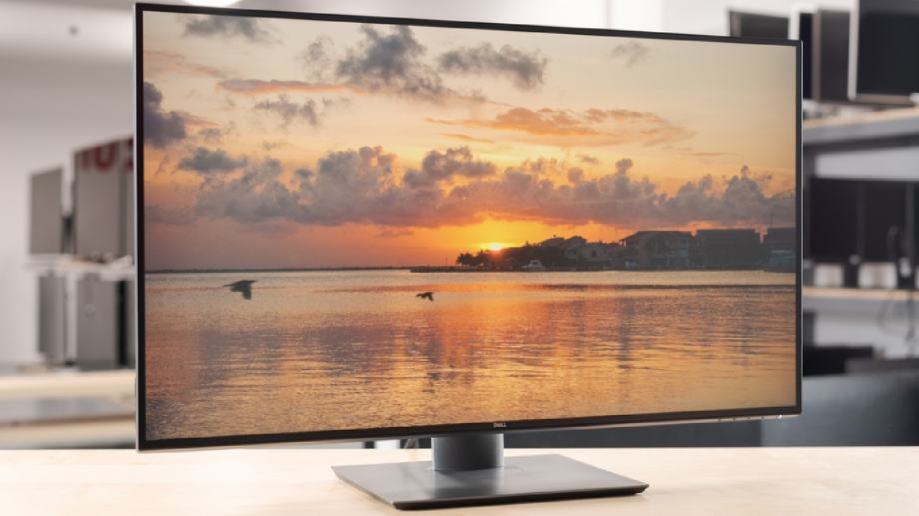 Dell U3219Q monitor, IPS, 32 4K UHD (3840x2160), USB-C, 99% sRGB- 70%
