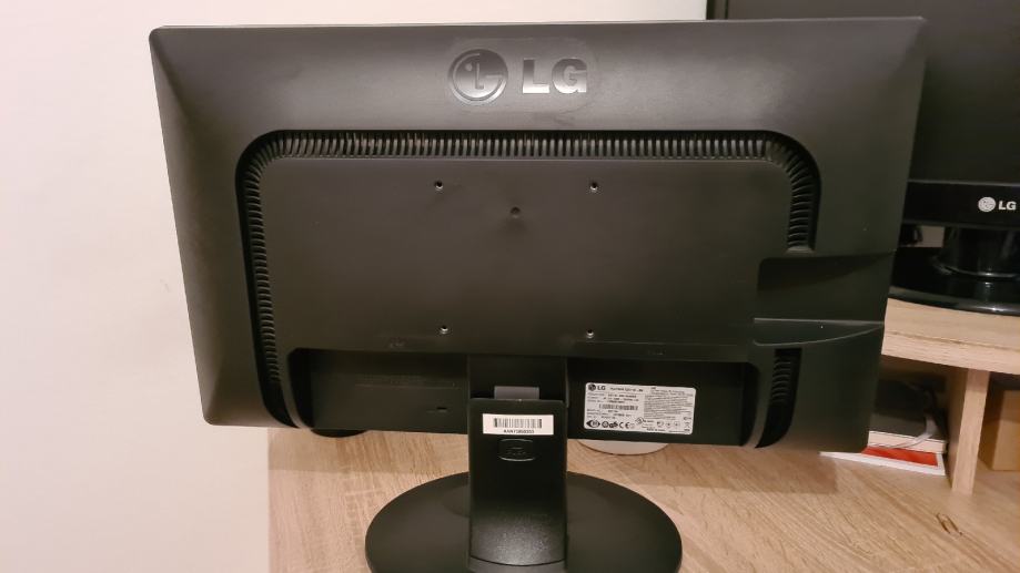 LG Flatron E2211 LED FullHD monitor