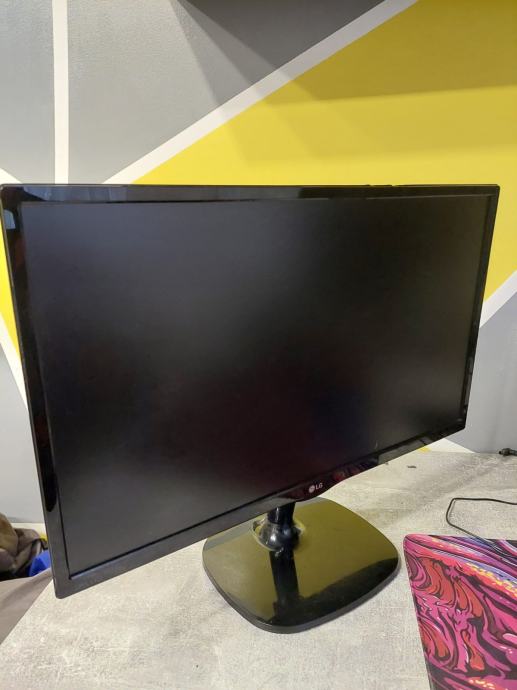 LG monitor 60hz (odlično stanje)