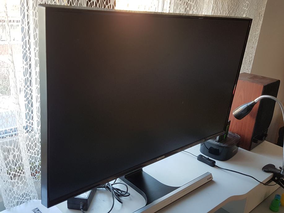 ODLIČNA PONUDA - Samsung S27D590, 27 monitor