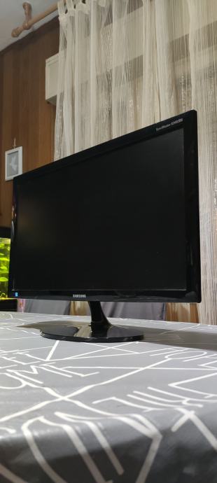 Samsung LED Monitor 1920x1080p SyncMaster S24B300 60Hz 24 inča DVI