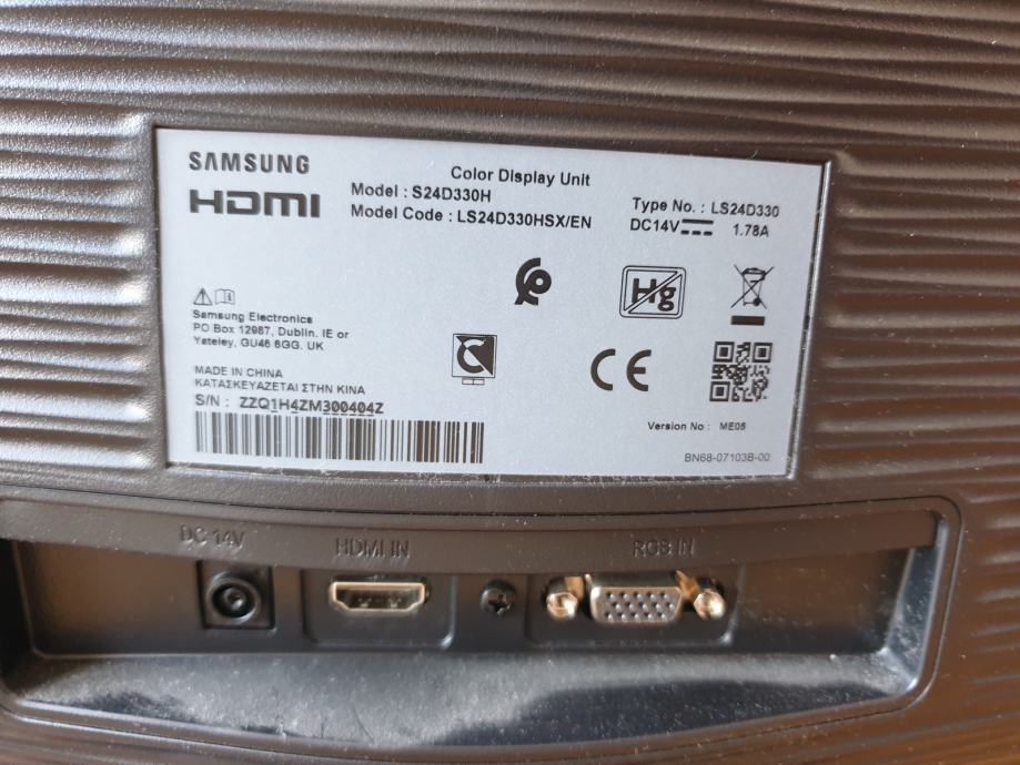 Samsung S24D330H **TOP KAO NOVI**