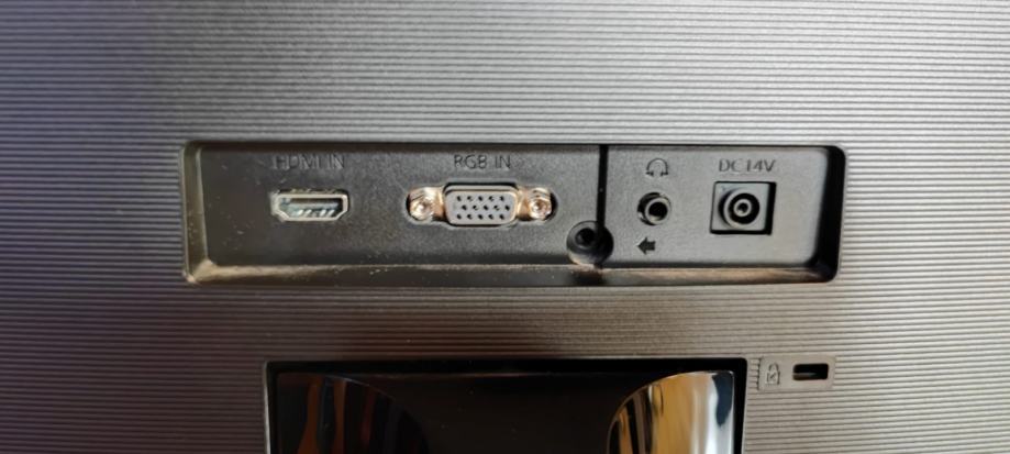 Zakrivljeni Samsung monitor 27 - C27F390FHU Curved monitor