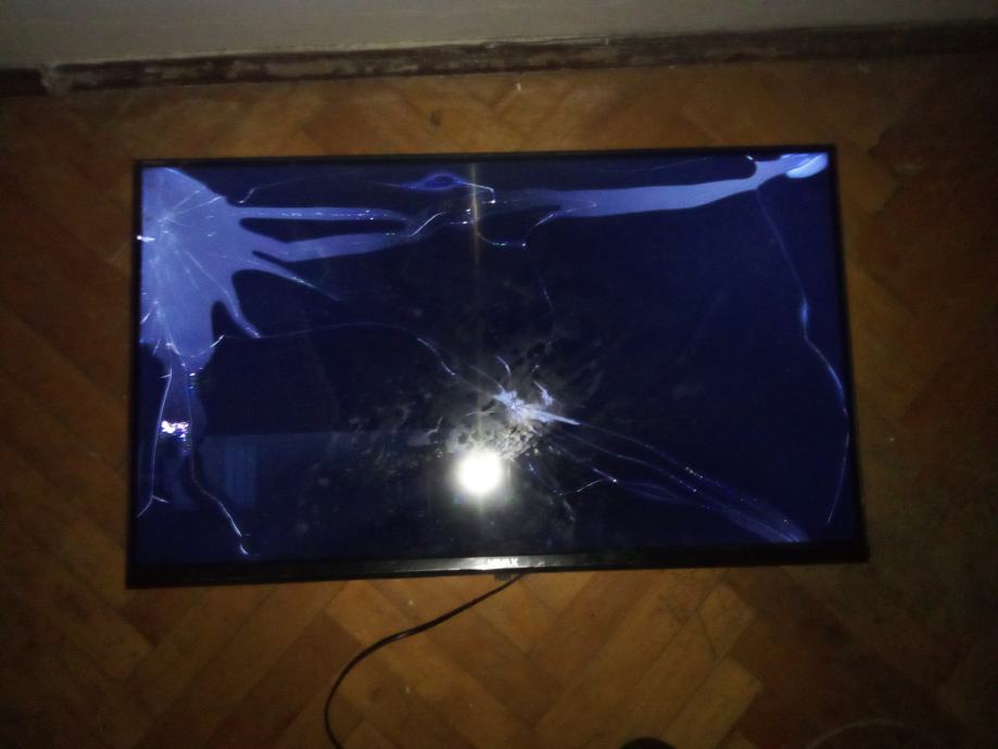 40 i 32 incni ne ispravni monitori ..elektronika valja ekran razbijen