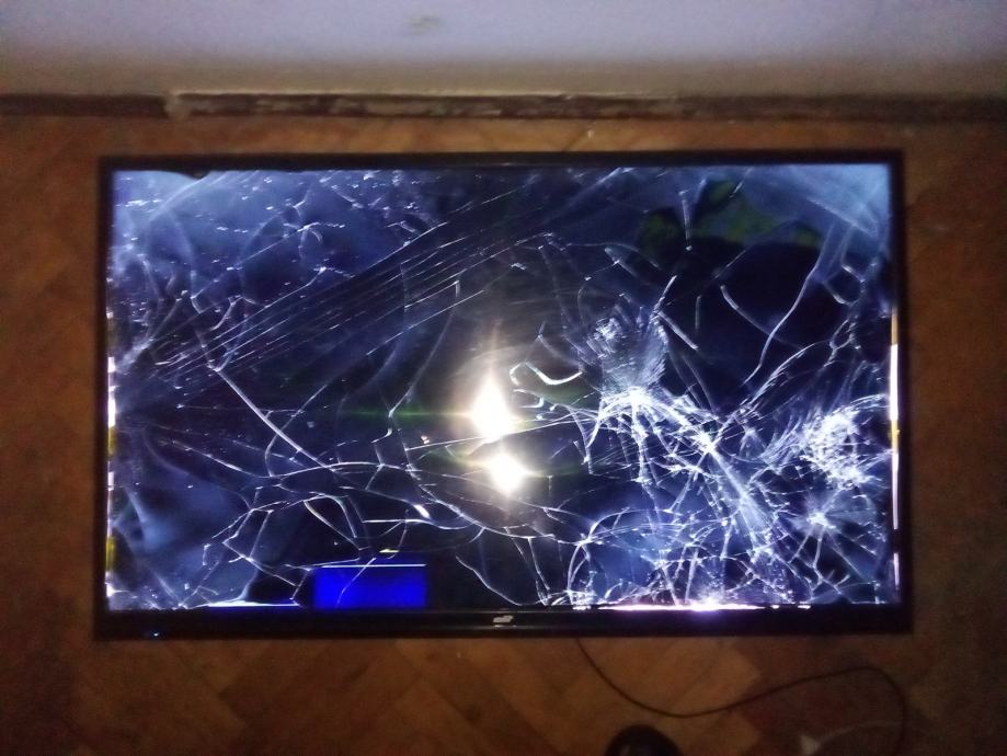 40 i 32 incni ne ispravni monitori ..elektronika valja ekran razbijen