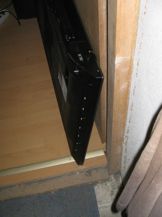 LED PHILIPS TV 43 INCH OSTECEN RAZBIJEN EKRAN