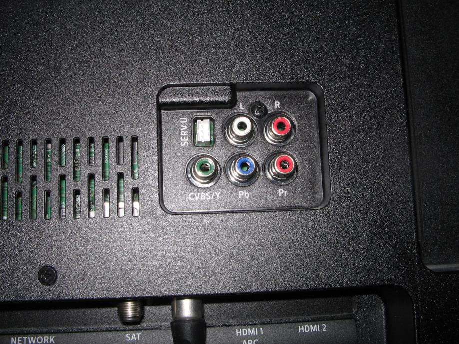 LED PHILIPS TV 43 INCH OSTECEN RAZBIJEN EKRAN