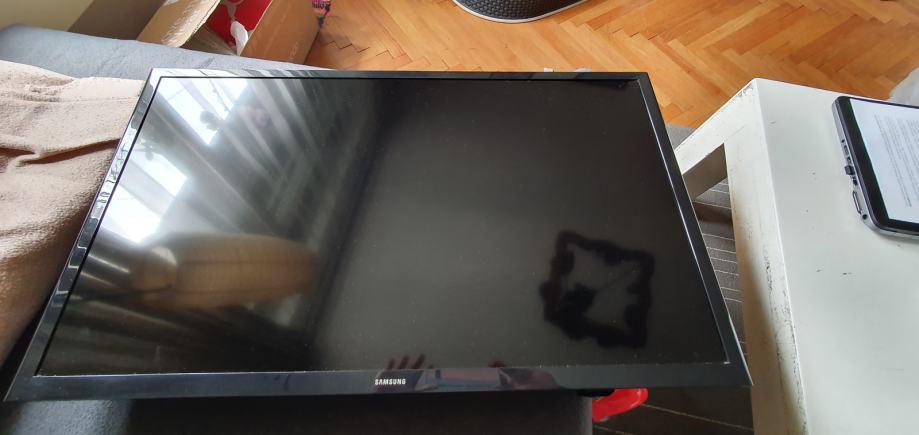 P: LED tv Samsung UE32J4000AW