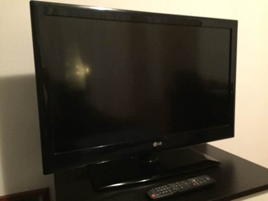 Lg lcd led tv 82 cm