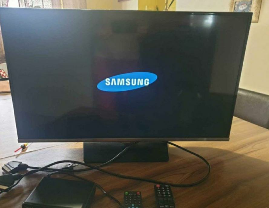 Samsung TV 80cm