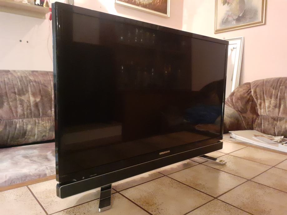 Smart LED TV Grundig 32 VLE 6620 BP / 32 - 81,3 cm (neispravan)