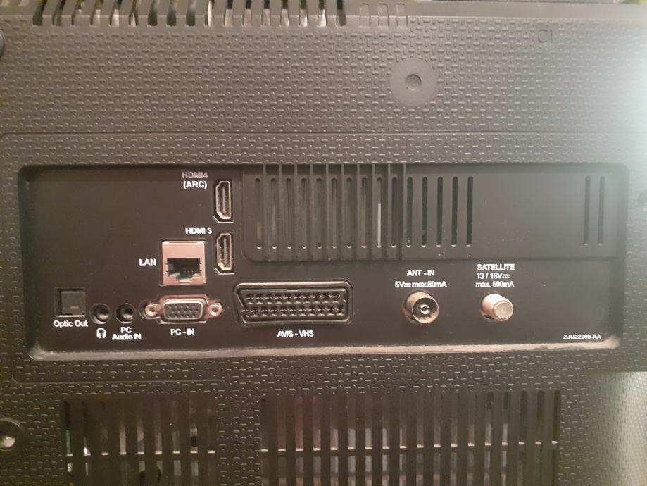 Smart LED TV Grundig 32 VLE 6620 BP / 32 - 81,3 cm (neispravan)