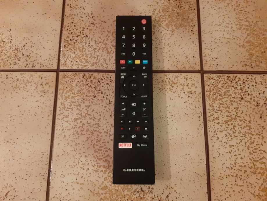 Smart LED TV Grundig 32 VLE 6620 BP / 32 - 81,3 cm (neispravan)