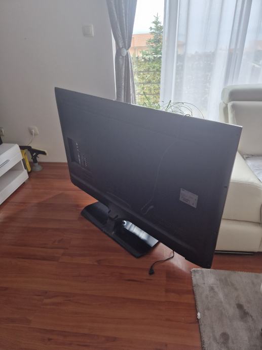 Veliki Samsung led tv ekran 157