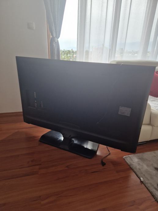 Veliki Samsung led tv ekran 157