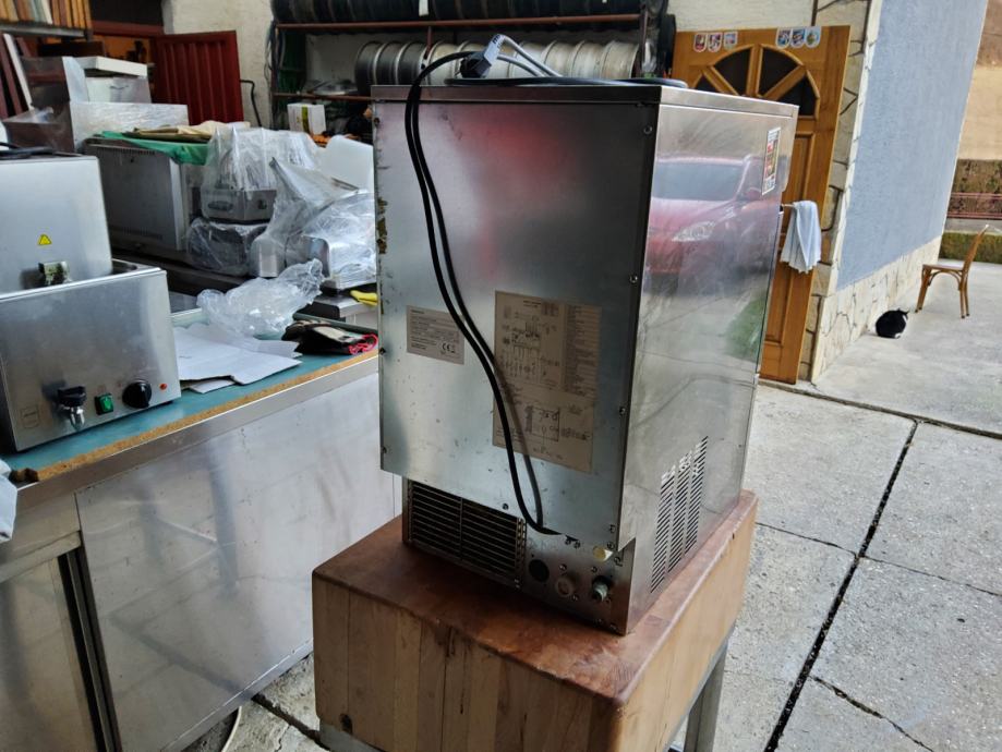 Vrhunski ledomat EMERSON Bay castel Mac icematic 25