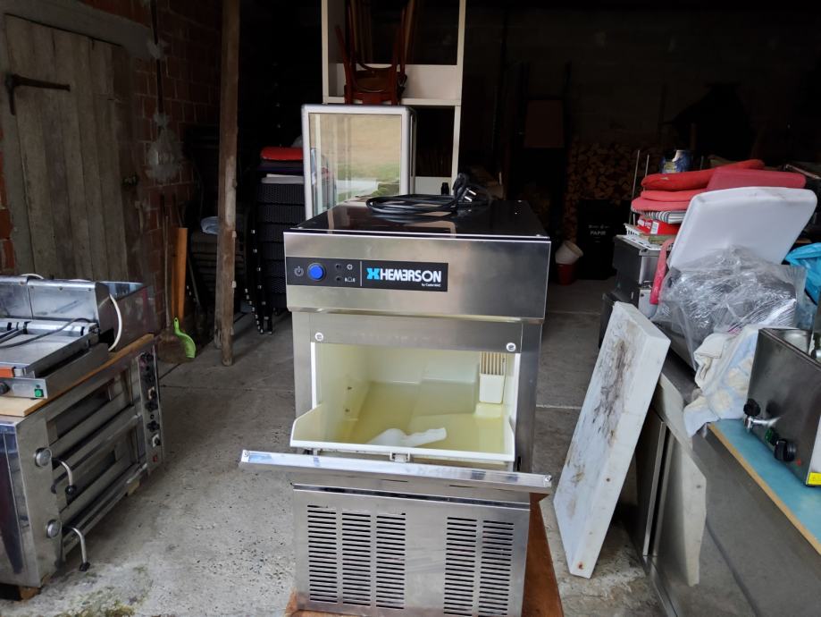 Vrhunski ledomat EMERSON Bay castel Mac icematic 25