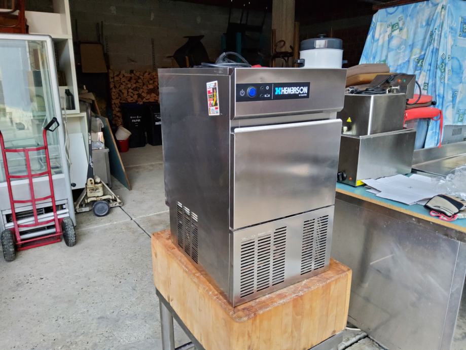 Vrhunski ledomat EMERSON Bay castel Mac icematic 25