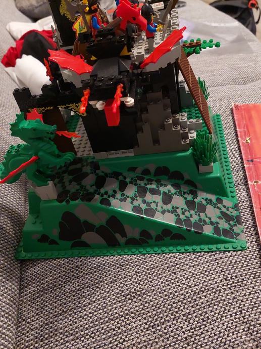 lego 6082 Fire Breathing Fortress