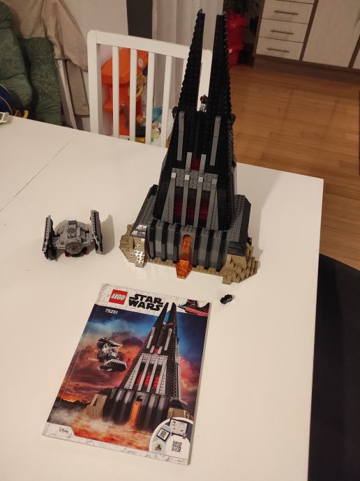 LEGO 75251 Darth Vaders Castle