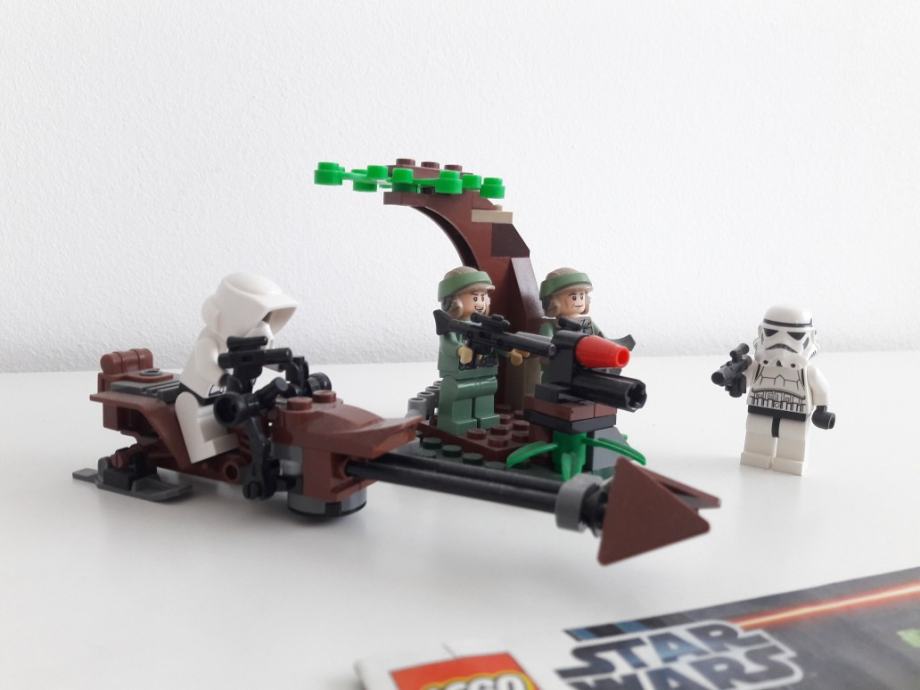 LEGO 9489 Endor Rebel Trooper&Imperial Trooper Battle Pack, Sastavljen