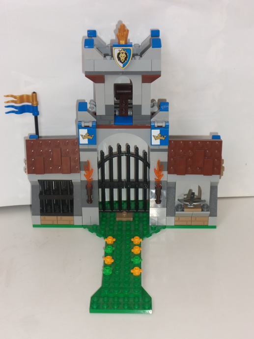 LEGO Castle 70402: The Gatehouse Raid