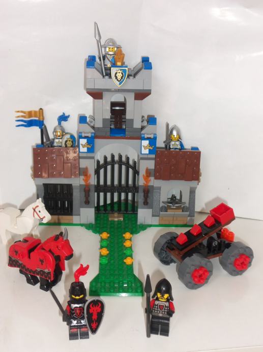 LEGO Castle 70402: The Gatehouse Raid