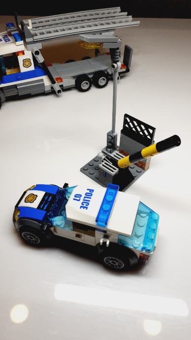 Lego City 60143 Krađa Prijevoznika Automobila