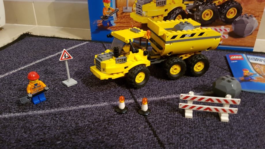 LEGO CITY set 7631 Dump Truck