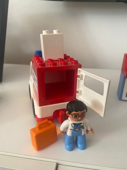 Lego Duplo hitna pomoć (br. 10527)