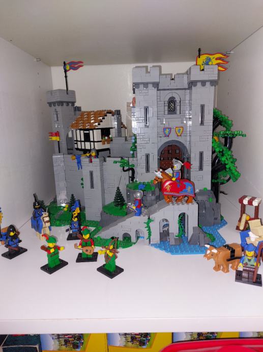 LEGO Lion Knights Castle 10305