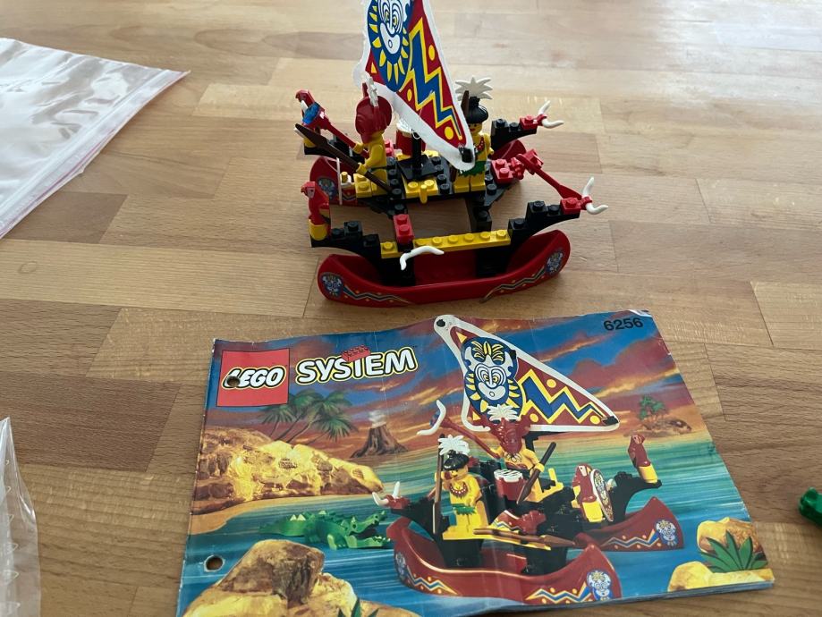 Lego pirate Islanders vintage set