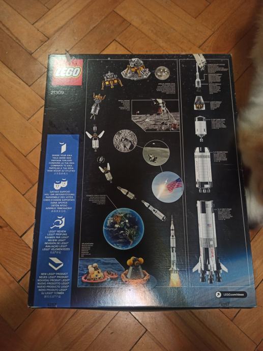 Lego Saturn V raketa