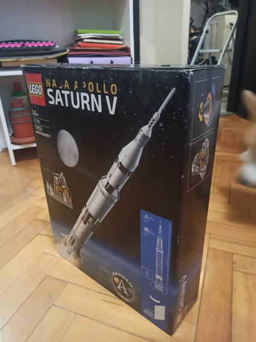 Lego Saturn V raketa