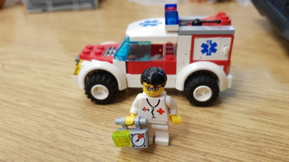 LEGO SET 7902-1 - Doctors Car