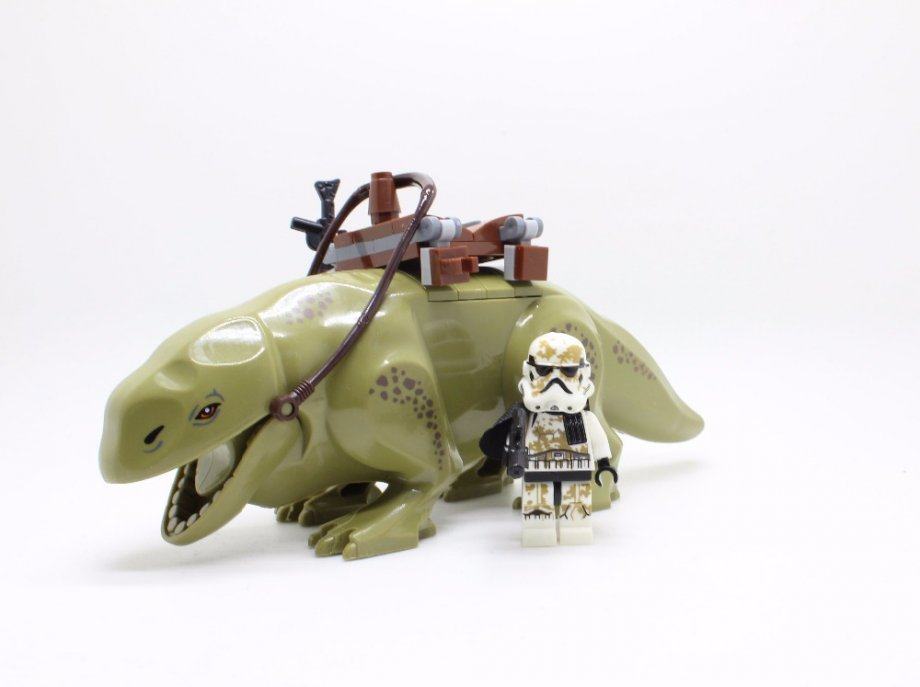 LEGO Star Wars Sandtrooper sa Dewback zvjeri