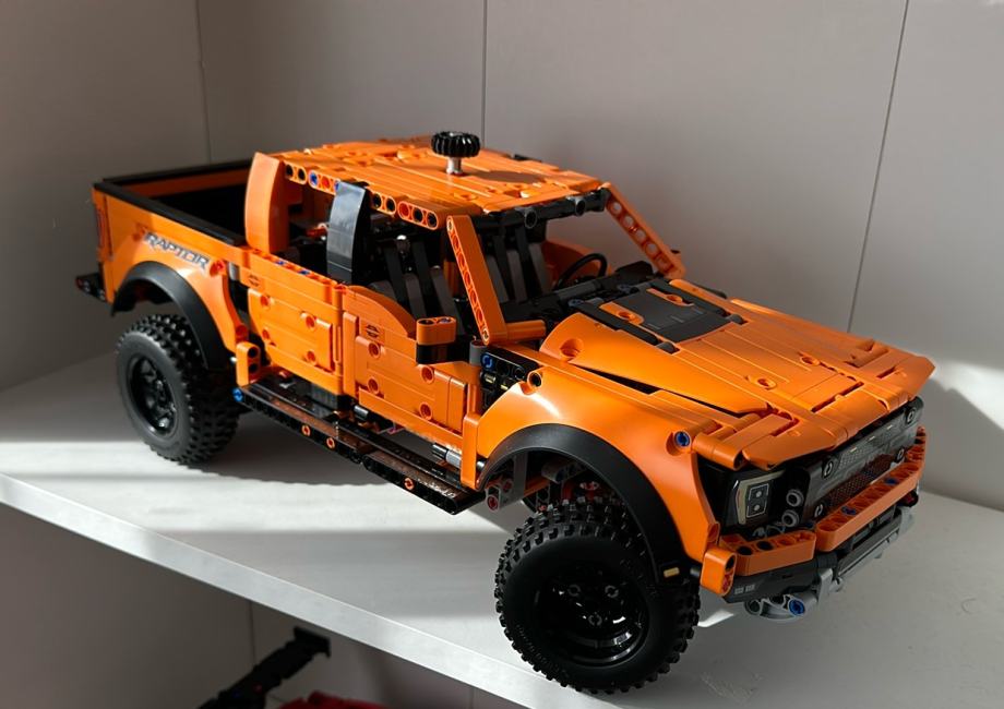 Lego technic ford raptor 42126