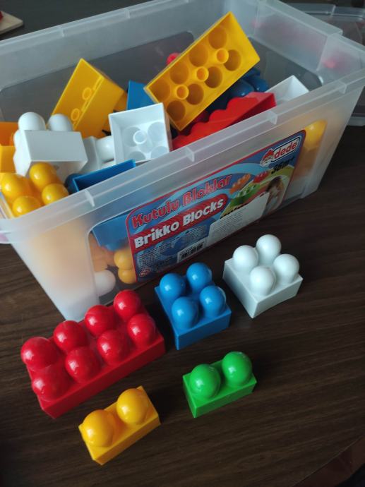 Plastične kocke u kutiji Brikko blocks