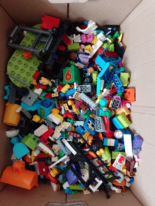 poklanjam Lego kockice