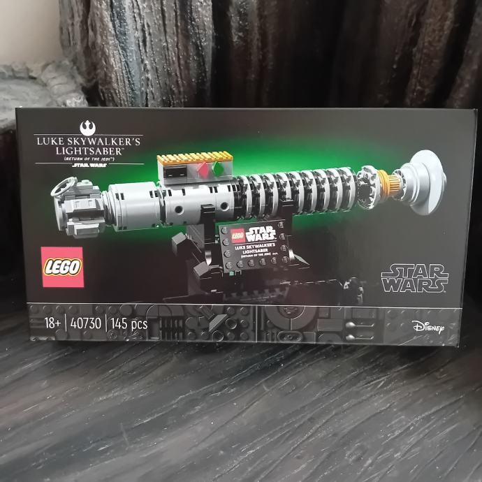 Prodajem LEGO Gwp LUKE SKYWALKERS LIGHTSABER SET- 40730