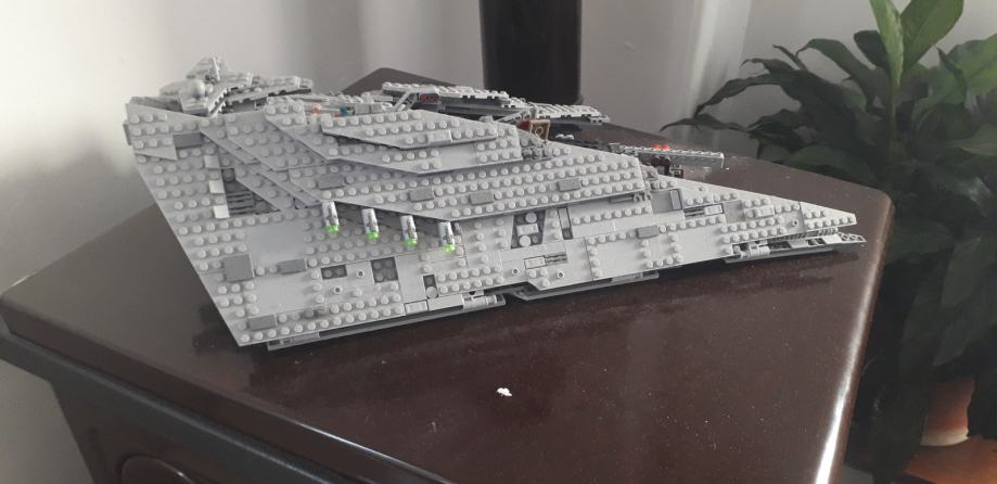 Svemirski brod Lego Star Wars