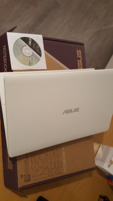 Asus laptop X552LAV-SX961D bijeli, kao nov