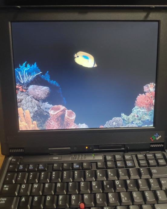 Retro laptop IBM Thinkpad 390E - Celeron 366 mhz 64mb Win98SE