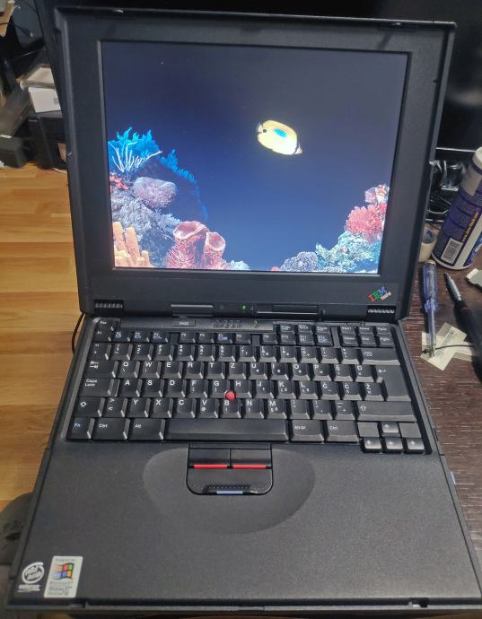 Retro laptop IBM Thinkpad 390E - Celeron 366 mhz 64mb Win98SE