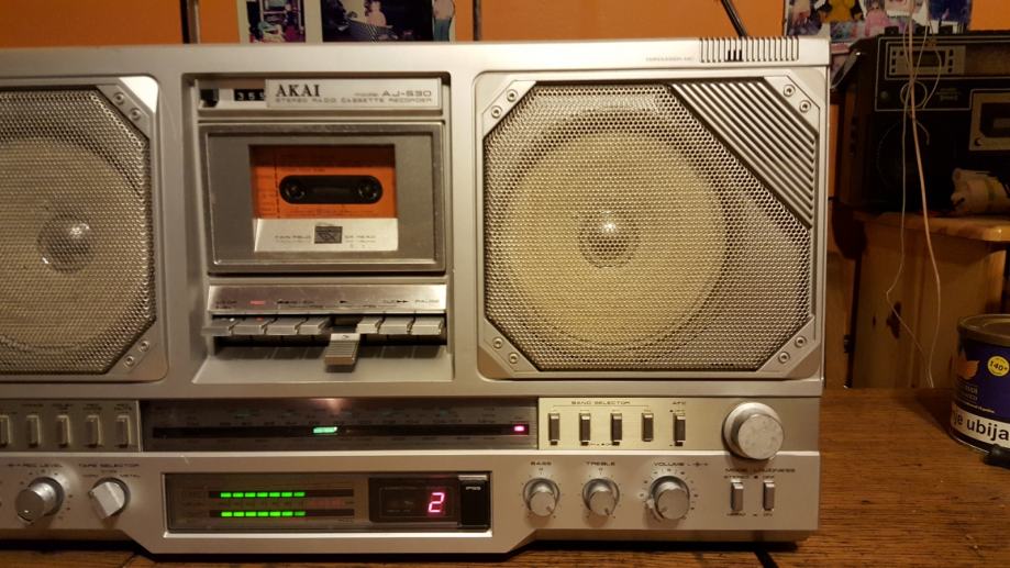 Akai boombox aj-530