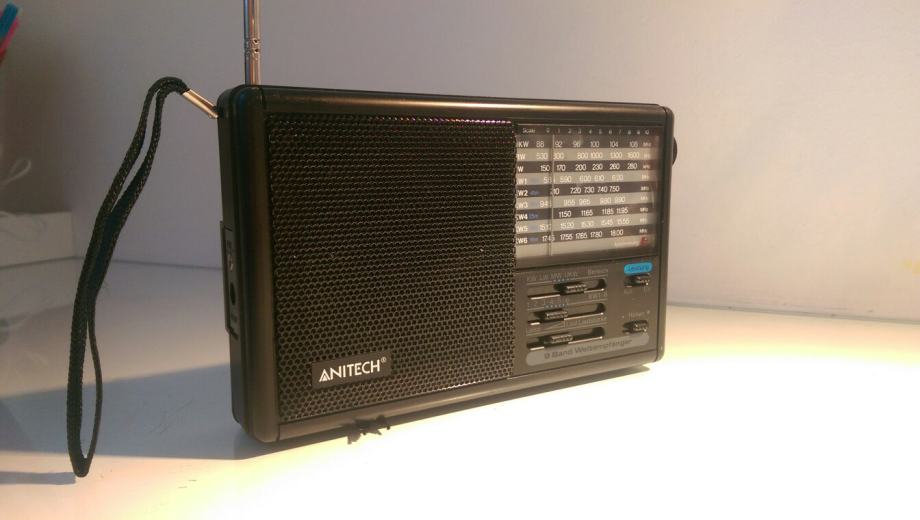 Anitech prijenosni 9 band radio