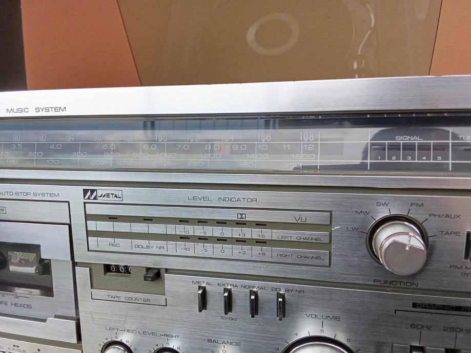 Benytone: gramofon, pojačalo, ekvilajzer, radio, zvučnici, BT, 70-90