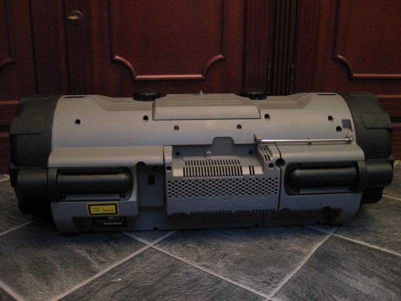 JVC BOOMBLASTER RV-B90 RADIO SA 2 SUBWOOFER-A OD 16cm