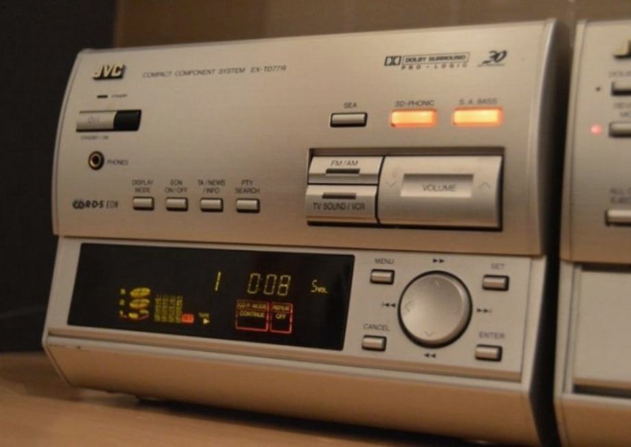 LINIJA JVC-EX-TD5 SA DALJINSKIM I ZVUČNICIMA + POKLON CD/DVD PLAYER